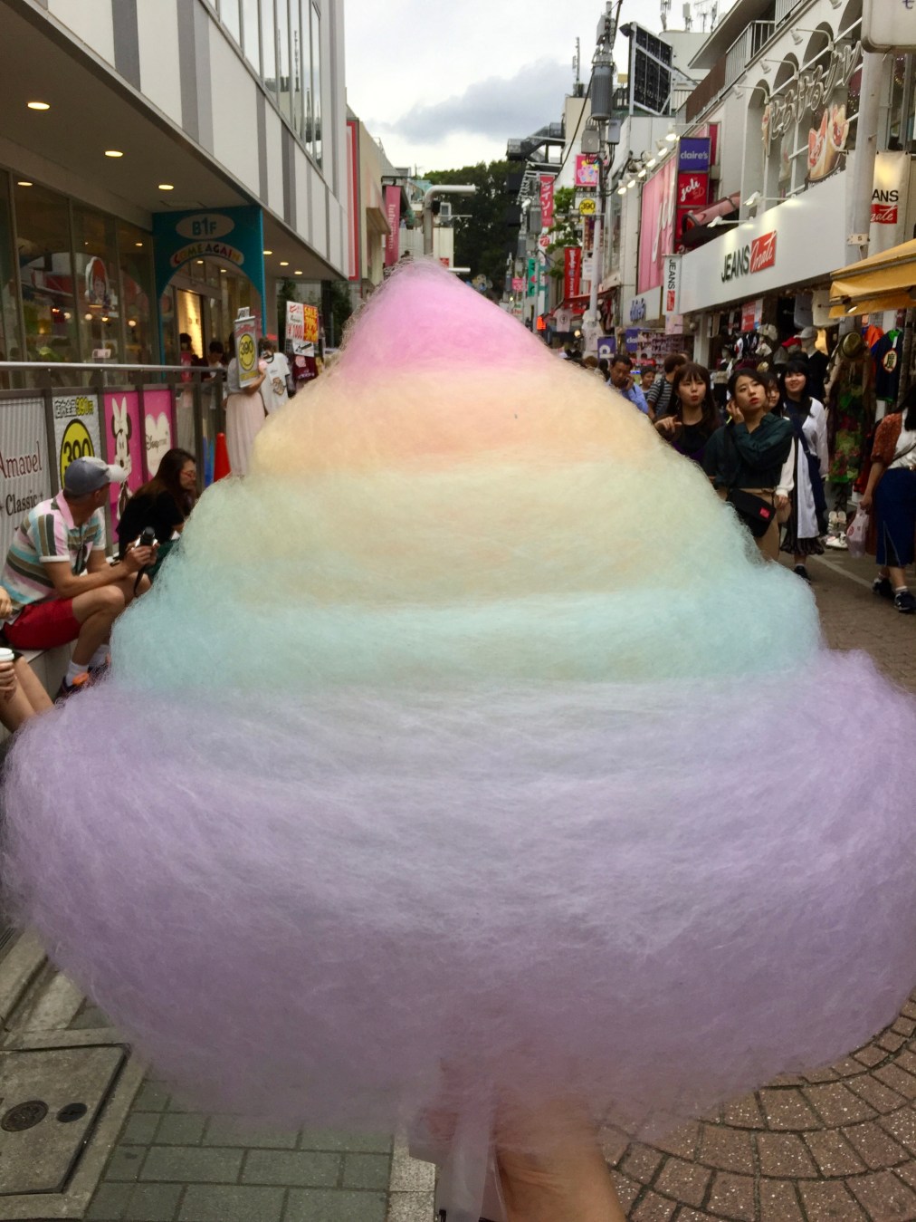 Giant rainbow candy floss in Harajuku, Tokyo! – Hi, I'm Emma